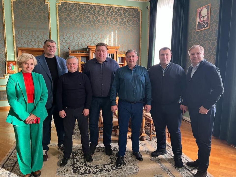 «Слуги Народу» з кількох областей відвідали Чернівці, зустрілися із ...
